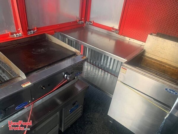 Diesel Barbecue Food Truck / Mobile Kitchen BBQ Rig with Porch