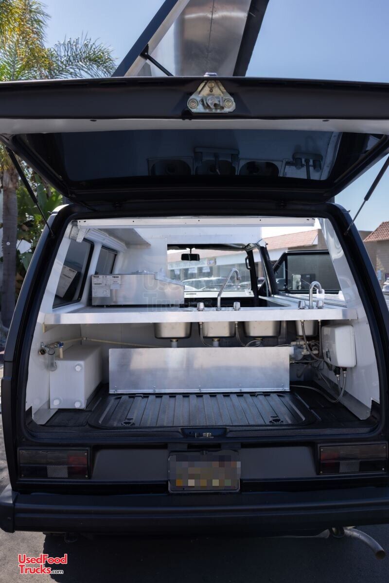 Turnkey - Volkswagen Vanagon Custom Mobile Bar and Cafe