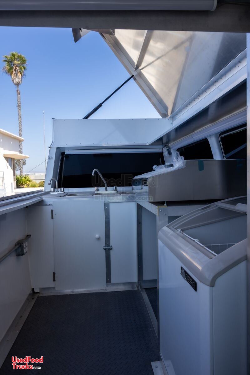 Turnkey - Volkswagen Vanagon Custom Mobile Bar and Cafe