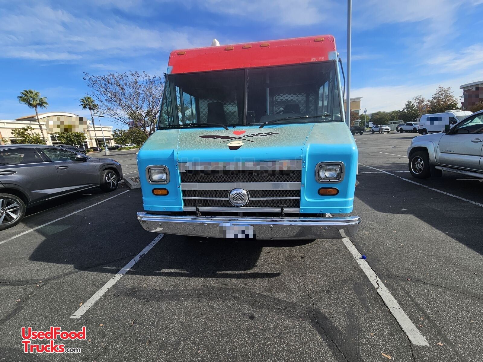 2003 Workhorse Utilimaster All-Purpose Food Truck with HCD Insignia