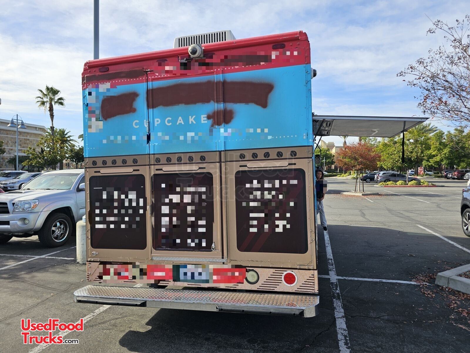 2003 Workhorse Utilimaster All-Purpose Food Truck with HCD Insignia