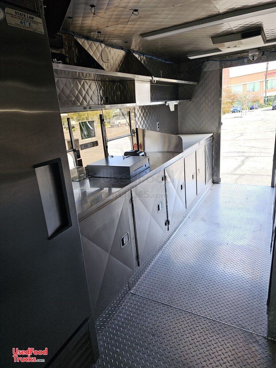 2003 Workhorse Utilimaster All-Purpose Food Truck with HCD Insignia