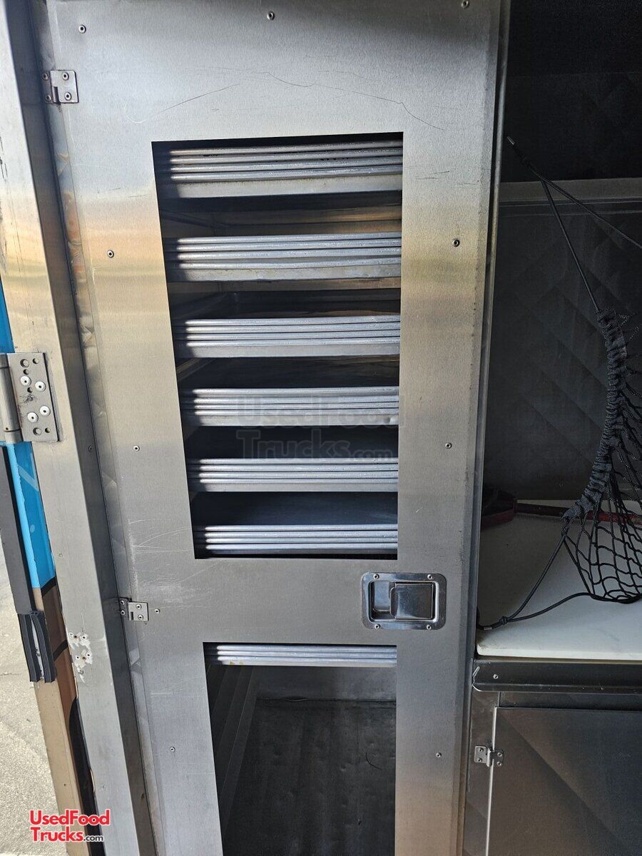 2003 Workhorse Utilimaster All-Purpose Food Truck with HCD Insignia