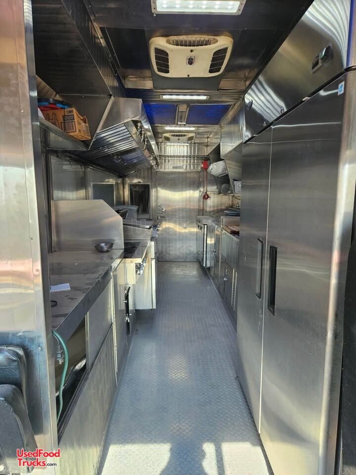 2005 Workhorse P42 All-Purpose Food Truck with Fire Suppression System