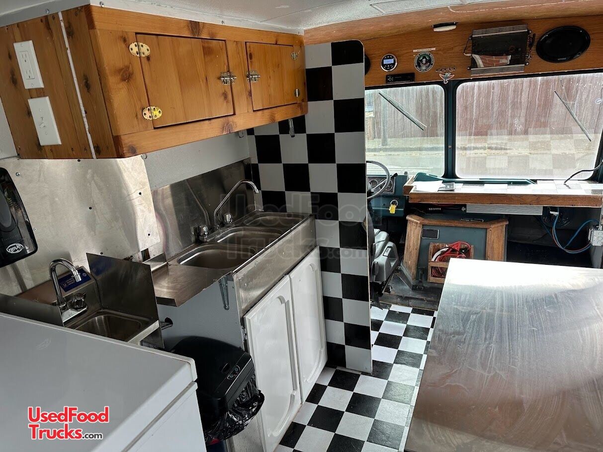 Well-Maintained Chevrolet P30 Shaved Ice & Ice Cream Truck with HCD ...