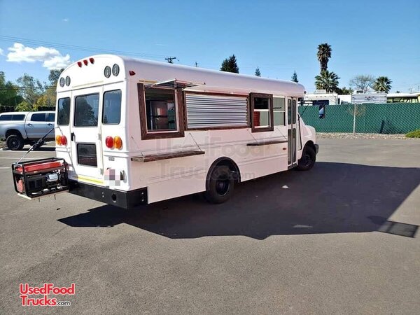 2007 Chevy Midbus Food Truck