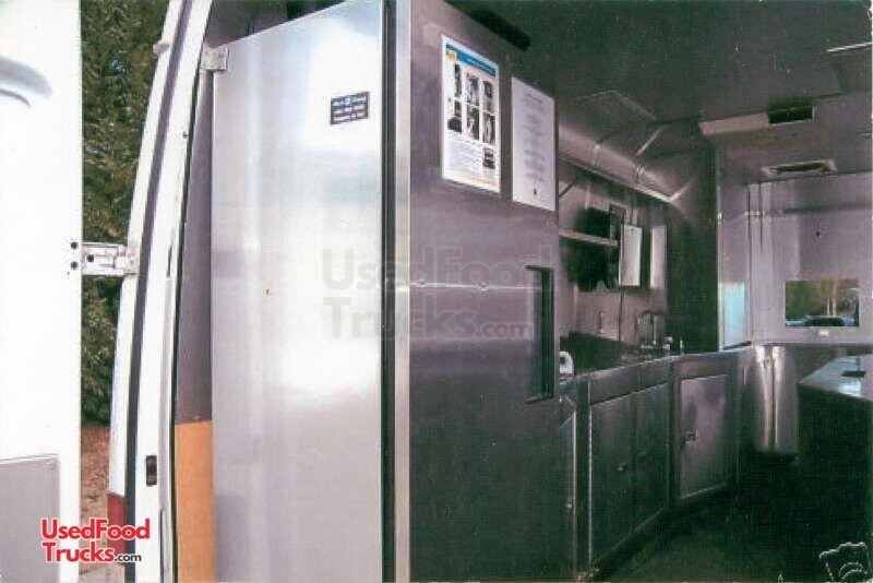 2004 Mercedes Freightliner Sprinter Concession Van