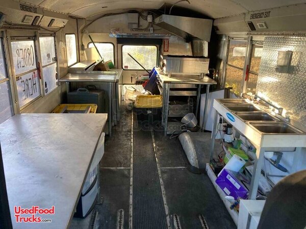 2000 International 3800 Food Truck Bus / Mobile Food Unit